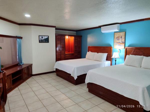 Fish Hook Marina Hotel - Costa Rica