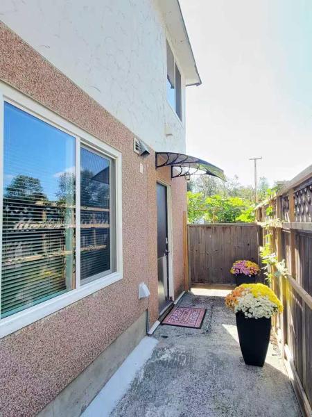 Queen-size Room In Vancouver - Burnaby