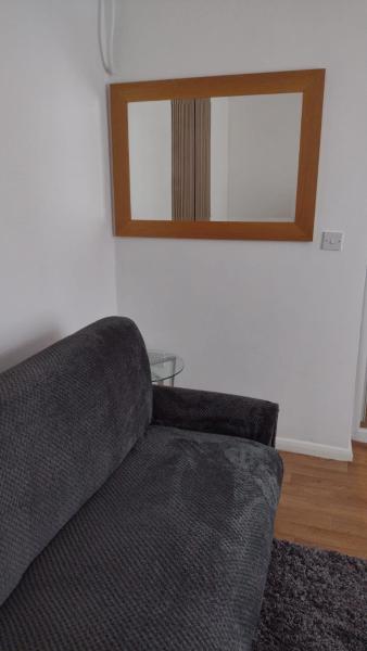 1 Bed Flat In Southall - Twickenham
