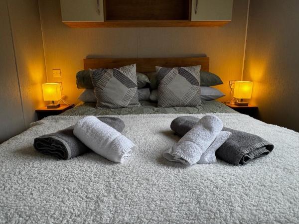 Quiet Lakeside Cabin - Parking, Dog Friendly, Wifi, Walk To Town - Ambleside