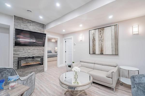 Luxury Riverside -Hot Tub, Mins To The Falls - Niagara Falls