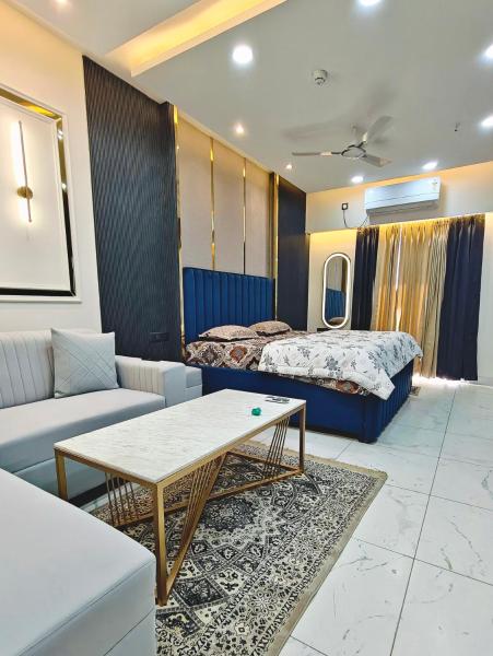 Premium Studio Near Gaur City Mall - Ghaziabad