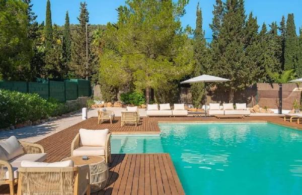 Traditional Ibizan Villa With Pool - Formentera