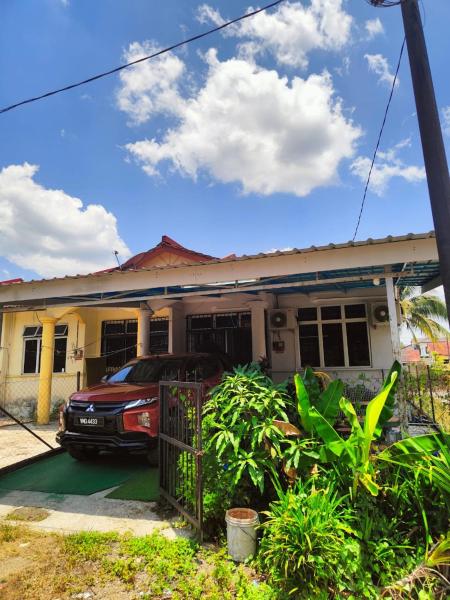 Adm Homestay - Tanah Merah