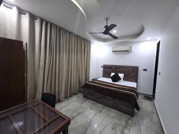 The Redcarmine - Faridabad