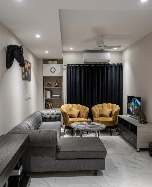 The Monochrome Suite, 1 Bhk , Self Checkin, Gulberg 3 Lahore - Punjab