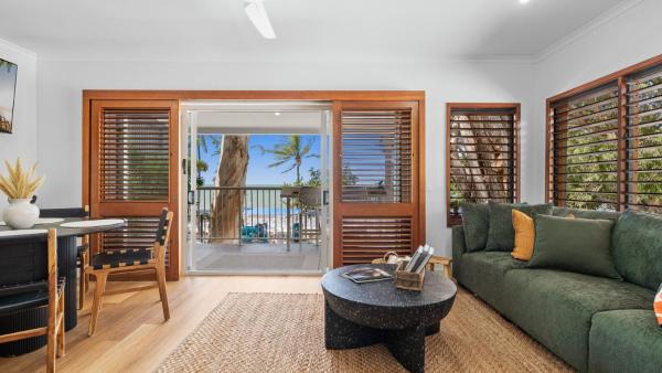 Absolute Beachfront Palm Cove Apt Sleeps 4 - Palm Cove