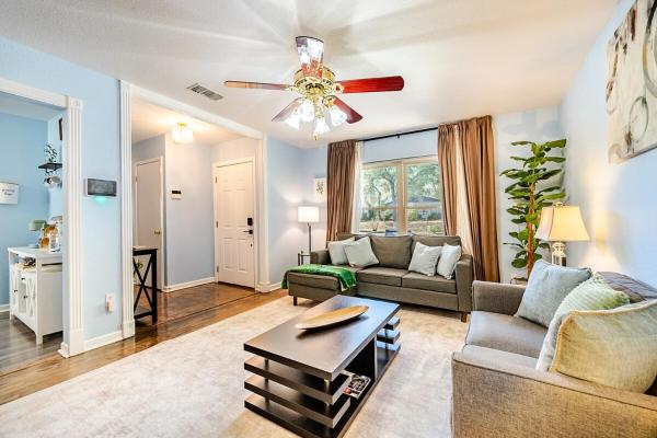Charming Stay In Peacock Neighborhood 15 Mins To Downtown, 6 Mins To Top Hospitals, Near Parks - San Antonio