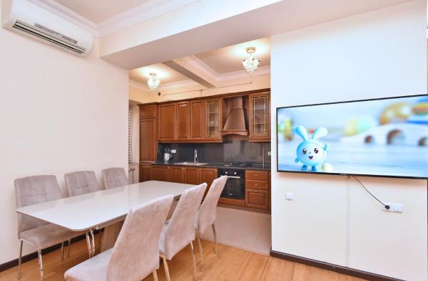 Republic Square Luxury 2br Apartment With Balconies - Jerewan