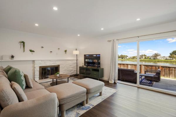 Lakefront 3 Bedroom Retreat With Beautiful Water Views - San Carlos, CA