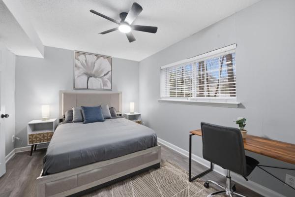 Stylish Retreat Minutes From Downtown Durham Fun - Durham, NC