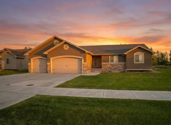 Modern Home With 3-car Garage & Large Yard - Idaho Falls, ID