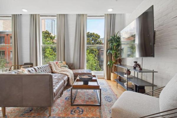 Stylish Cbd Hotel Suite Near French Quarter - New Orleans, LA