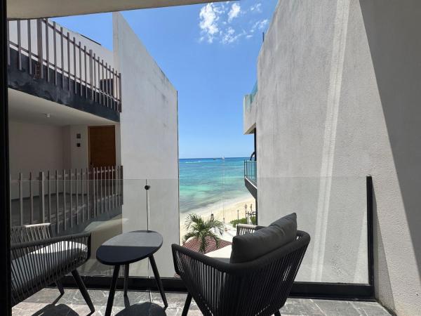 Oceanfront Condo Top Location Near 5th Ave - Playa del Carmen