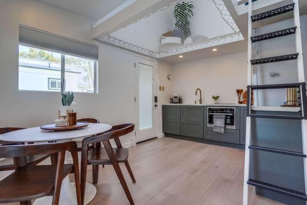 Private Not-so-tiny Home - Yard & Dogs Ok - Hollywood, CA