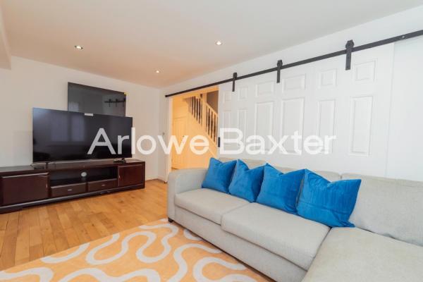 Stylish 4 Bedroom House In Chelmsford - 切爾姆斯福德