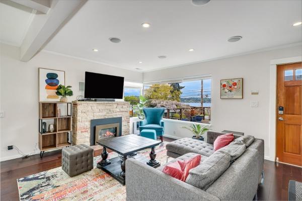 4 Bd Home With Lake Views - Kirkland, WA