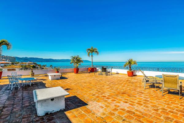 Downtown Malecon Beach Front, Ac, Walk To Restaurant/bars, Rooftop 360 Views - Puerto Vallarta