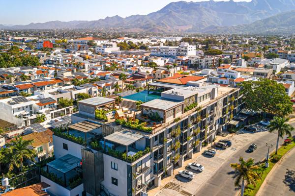 Modern Condo With Rooftop Pool, Balcony, Gas Grill & Gym Access - Puerto Vallarta