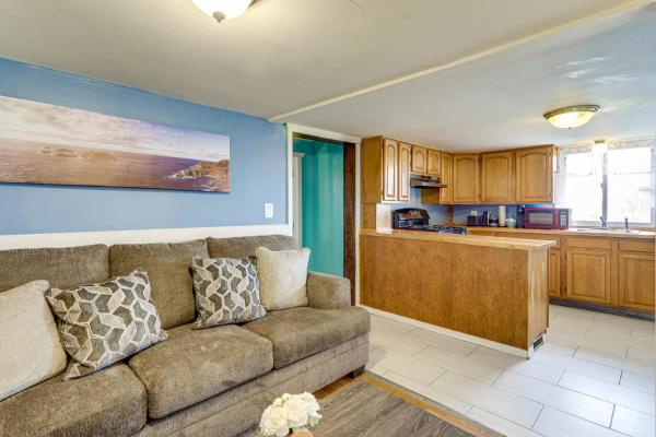 Near I-95 & Rhode Island Border! Pet-friendly Home - Swansea, MA