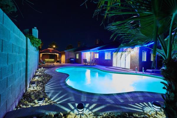 Private Pool Huge Backyard Near Strip - Las Vegas, NV