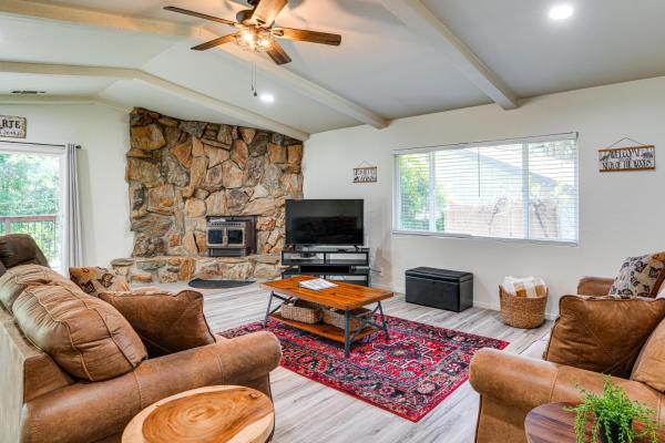Furnished Deck & Fire Pit: Sherwood Forest Cabin - Twain Harte, CA