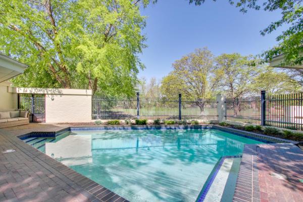 1 Mi To Ou! Group Getaway W/ Game Room, Pool - Norman, OK