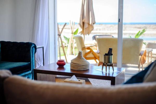 Cozy 3br Beachfront Villa & Private Beach Access - Skhirat