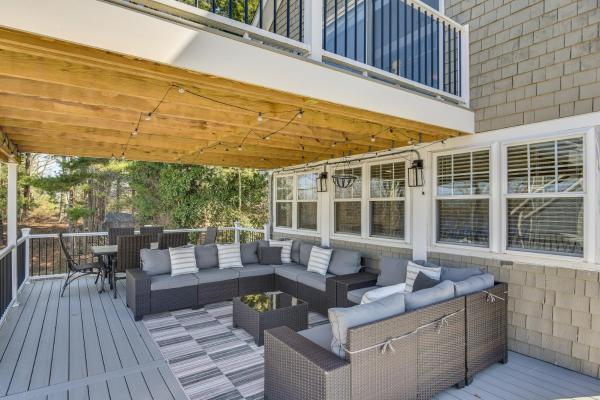 New England Cottage! Water Views & Decks - Fall River, MA