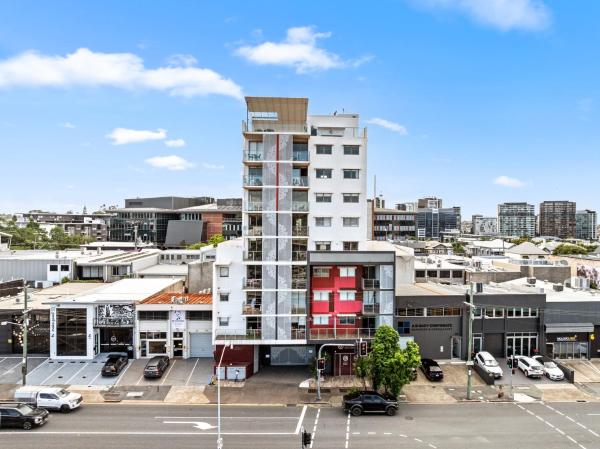 Direct Collective - Pavilion And Governor On Brookes - 뉴스태드