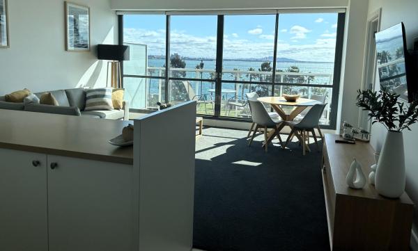 The Waterfront Apartments 2 Bedroom Bay View Deluxe Apartment Located On The Geelong Waterfront - 2507 - Eastern Beach, Victoria