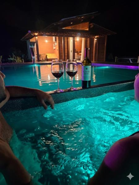 Chalé Romantico Com Spa E Piscina Privativo - Guarapari