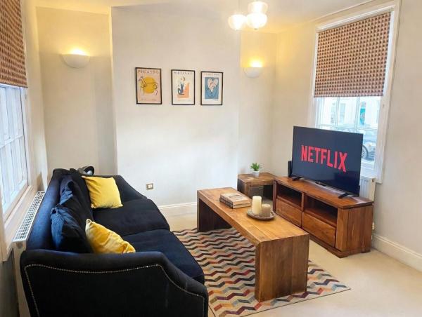 Stylish Townhouse In Leamington With Parking - Royal Leamington Spa