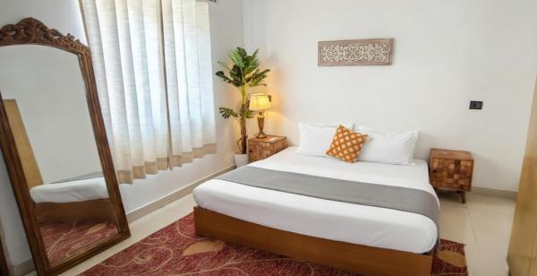 Prithvi Hotel - Aesthetic Room In Upper Tapovan With Tv, Ac And Free Airport Pickup For 7 Or More Nights Bookings - 리시케시