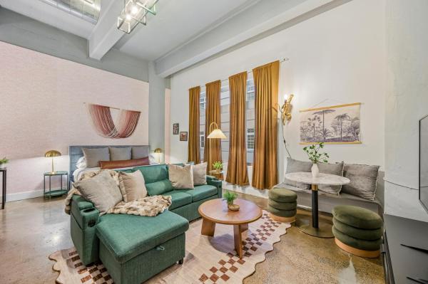 Chic Loft Near Center City - Free Parking, Gym, Game Room - University City - Philadelphia