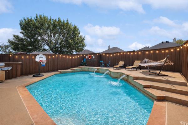 Elegant 5br Retreat With Private Pool & Game Room - Mesquite, TX