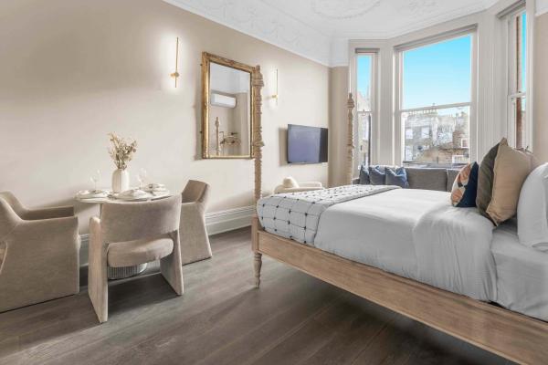 Superb Chelsea Flat - London