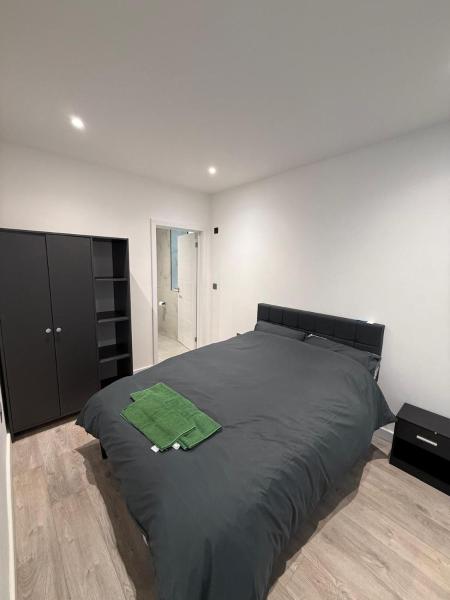 Modern En-suite Room, Near Wembley Stadium, Gladstone Park, Hampstead Heath, Brent Cross Shopping Centre - Londres