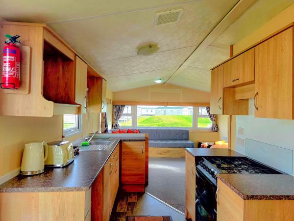 Caravan In Camber Sands Escape, Sleeps 6, 3 Bedrooms, Pet Friendly - Camber Sands