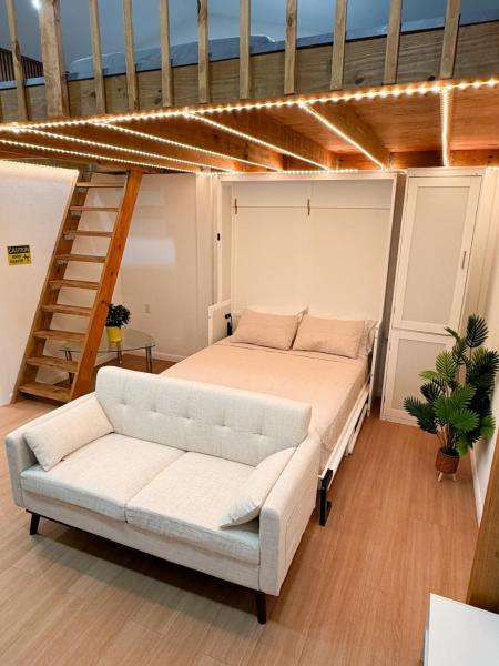 Spacious Studio Loft 2 Beds Private Entrance - Odessa, FL