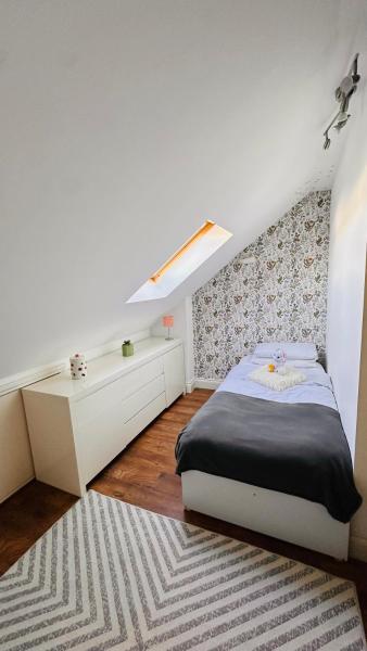 Broadway Apartment - Hounslow