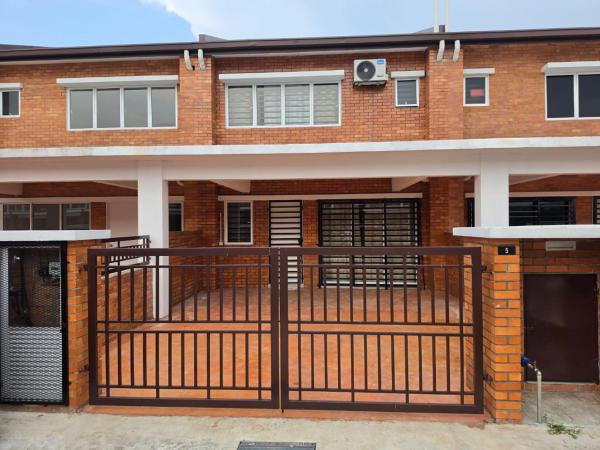 Homestay In Taman Rasa Utama, Hulu Selangor - Batang Kali
