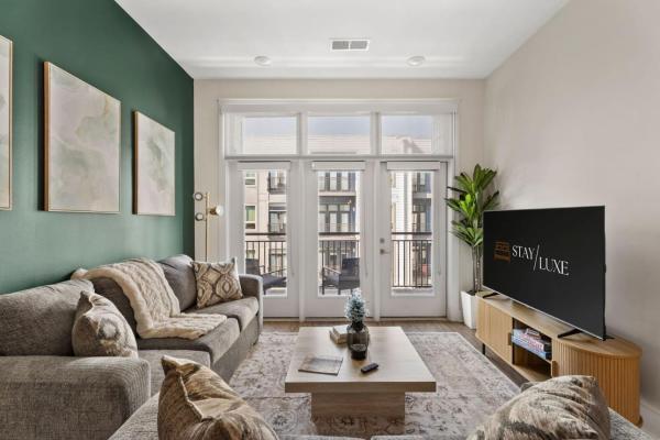 Queen City Haven - Free Parking, Pool, Balcony - Quail Hollow - Charlotte