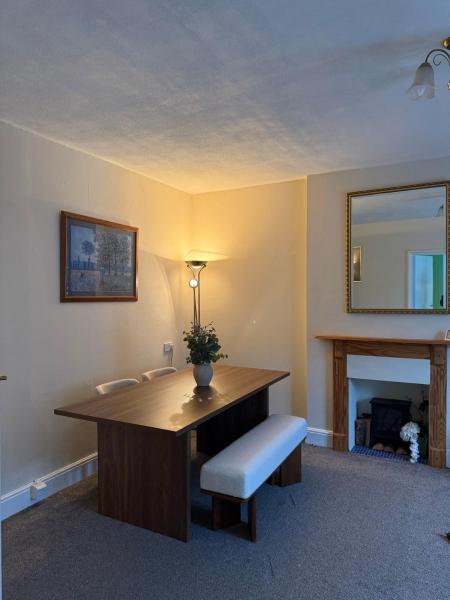 Charming Apartment In Peaceful Basingstoke Setting - Basingstoke