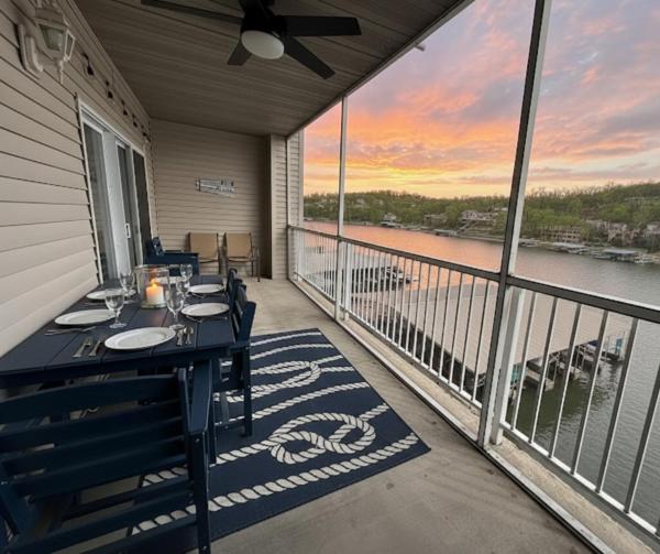 Sunset Vibes Retreat – Lakefront 2br Condo W/ Pool, No Pets Allowed, Near Ozarks Amphitheater - United States