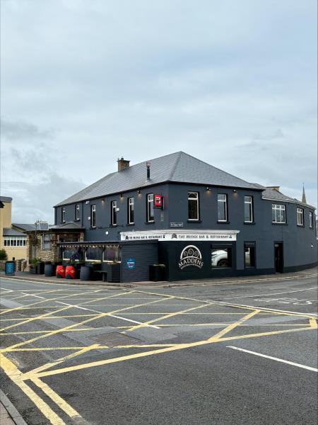 Maddens Bridge Bar & Guesthouse - Bundoran
