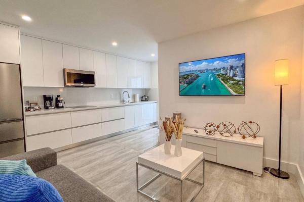 Beautiful Loft Cottage In The Heart Of Miami - Miami International Airport (MIA)