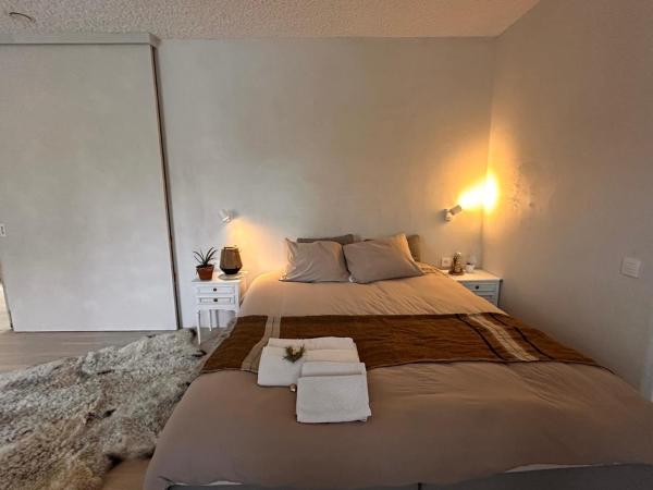 Charming Luxe Suite With Free Parking On Walking Distance Of The Centre Of Bruges! Fresh Room! - Brügge