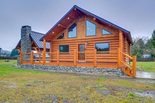 Pavilion With Hot Tub! Trybett Cabin 2 In Forks - Forks, WA