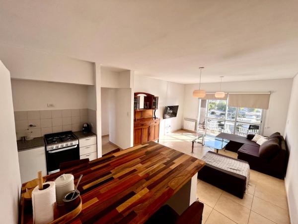 Departamento Luminoso Con Cochera - Coronel Suarez